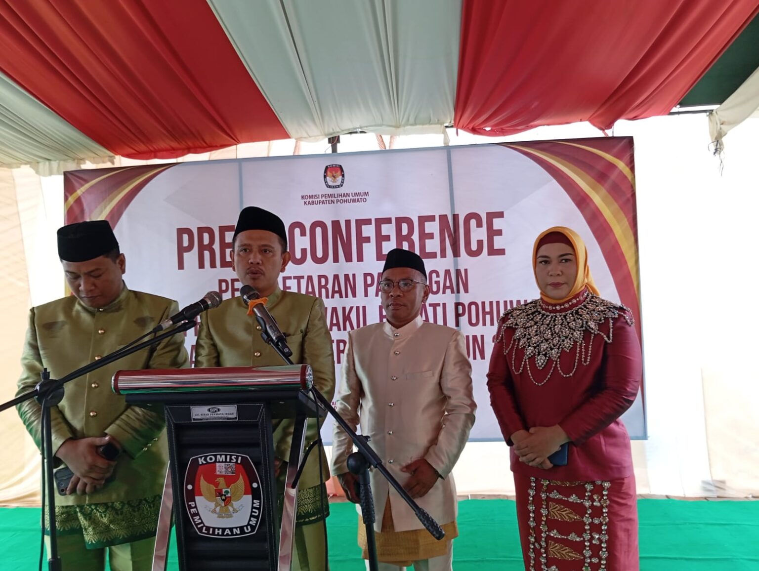 Pasangan Saipul Mbuinga dan Iwan Adam Resmi Daftar di KPU Pohuwato ...